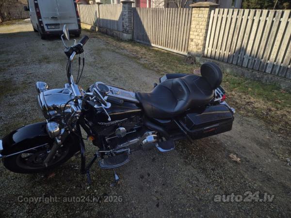 Melns Harley-Davidson Road King 2007 Pērnava, ar dzinēja tilpumu 1.58 L un nobraukumu 38 tūkst. km par 8400 €, foto 5 vietnē AUTOMOTO.COM.LV