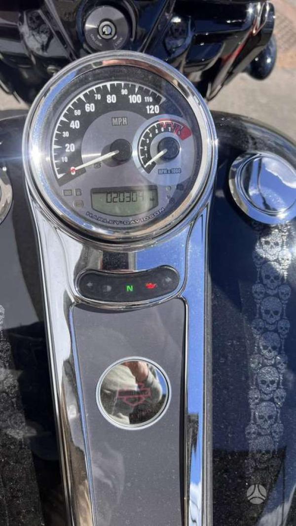 Melns Harley-Davidson Road King 2014 Viļņa, ar dzinēja tilpumu 1.80 L un nobraukumu 20 tūkst. km par 12200 €, foto 4 vietnē AUTOMOTO.COM.LV