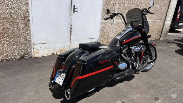 Melns Harley-Davidson Road King 2014 Viļņa, ar dzinēja tilpumu 1.80 L un nobraukumu 20 tūkst. km par 12200 €, foto 7 vietnē AUTOMOTO.COM.LV