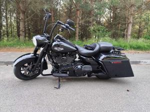 Black Harley-Davidson Road King 2016 in Kretinga, with an engine capacity of 1.69 L and mileage of 43 thousand km for 14999 €, photo  on AUTOMOTO.COM.LV