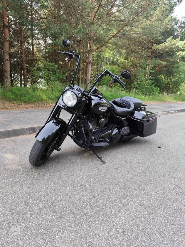 Черный Харли-Девидсон Road King 2016 в Кретинга, объемом двигателя 1.69 л и пробегом 43 тыс. км за 14999 €, фото 2 на AUTOMOTO.COM.LV