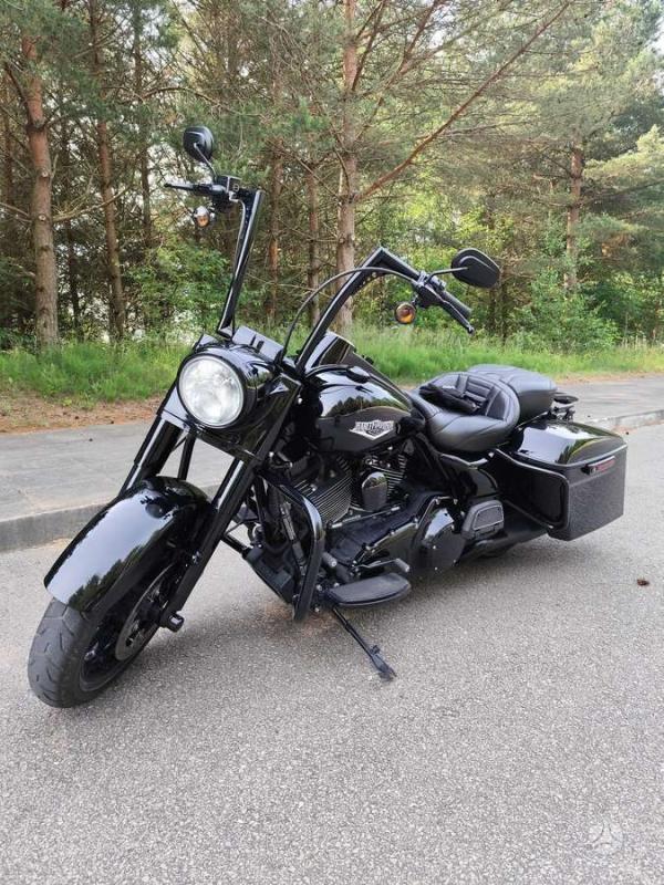 Черный Харли-Девидсон Road King 2016 в Кретинга, объемом двигателя 1.69 л и пробегом 43 тыс. км за 14999 €, фото 3 на AUTOMOTO.COM.LV