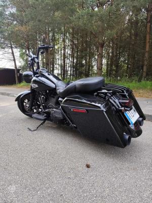 Black Harley-Davidson Road King 2016 in Kretinga, with an engine capacity of 1.69 L and mileage of 43 thousand km for 14999 €, photo 6 on AUTOMOTO.COM.LV