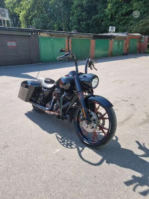Black Harley-Davidson Road King 2018 in Klaipeda, with an engine capacity of 1.75 L and mileage of 26 thousand km for 20000 €, photo 1 on AUTOMOTO.COM.LV