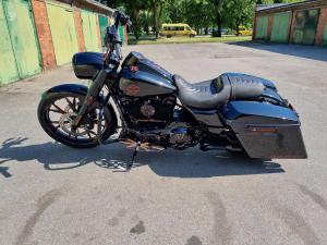Black Harley-Davidson Road King 2018 in Klaipeda, with an engine capacity of 1.75 L and mileage of 26 thousand km for 20000 €, photo 3 on AUTOMOTO.COM.LV