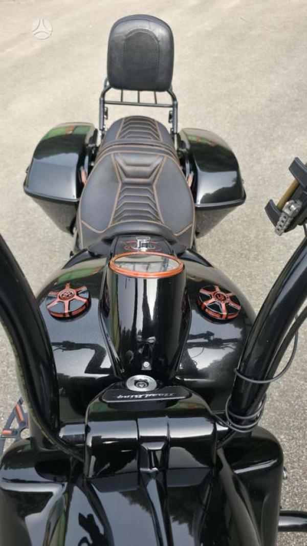 Black Harley-Davidson Road King 2018 in Klaipeda, with an engine capacity of 1.75 L and mileage of 26 thousand km for 20000 €, photo 6 on AUTOMOTO.COM.LV