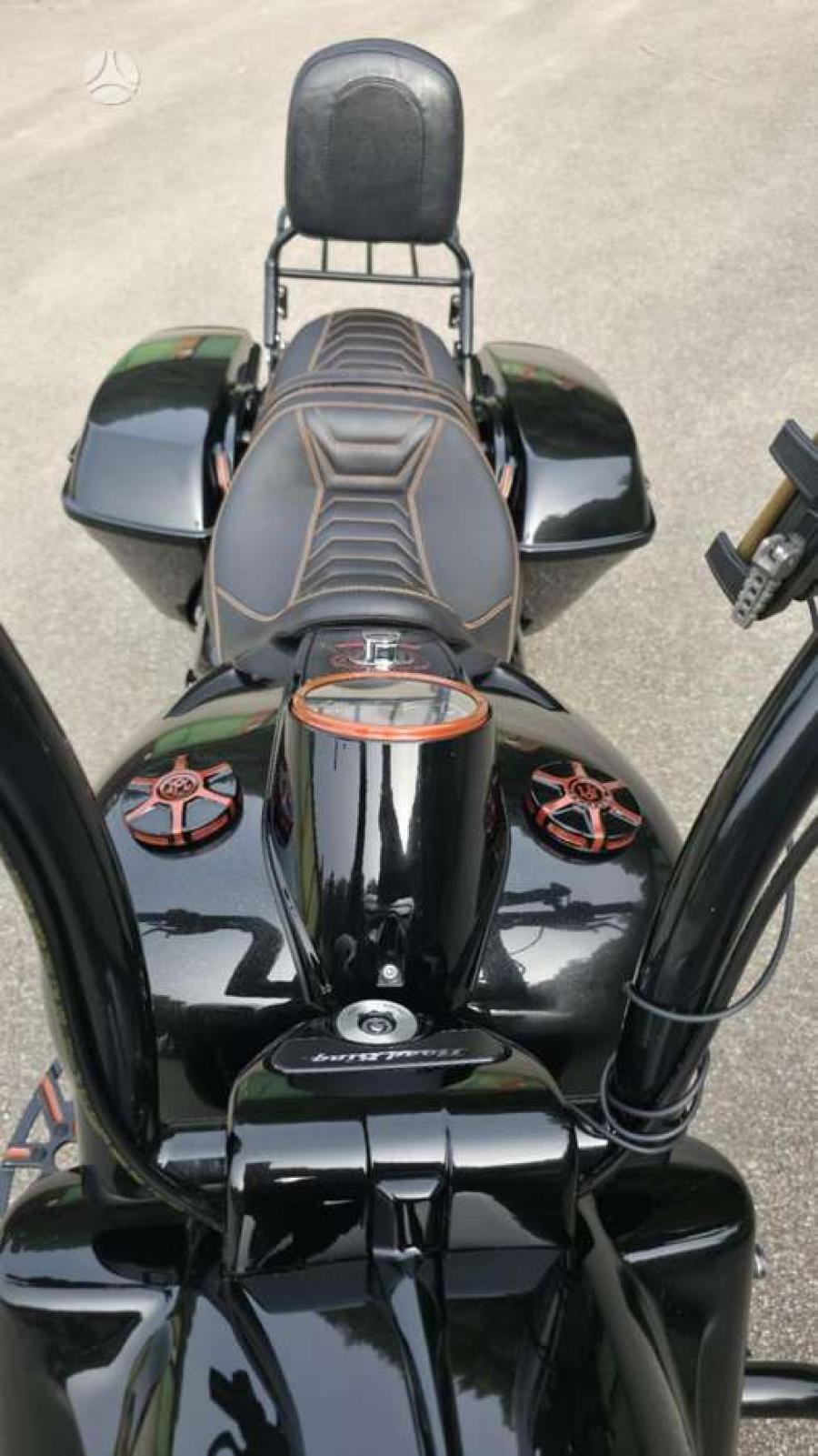 Black Harley-Davidson Road King 2018 in Klaipeda, with an engine capacity of 1.75 L and mileage of 26 thousand km for 20000 €, photo 7 on AUTOMOTO.COM.LV