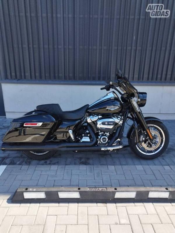 Melns Harley-Davidson Road King 2018 Kauņa, ar dzinēja tilpumu 1.80 L un nobraukumu 12 tūkst. km par 9400 €, foto 1 vietnē AUTOMOTO.COM.LV