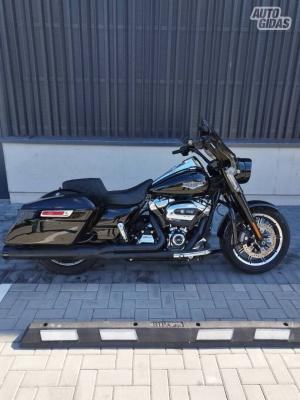 Melns Harley-Davidson Road King 2018 Kauņa, ar dzinēja tilpumu 1.80 L un nobraukumu 12 tūkst. km par 9400 €, foto  vietnē AUTOMOTO.COM.LV