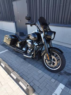 Melns Harley-Davidson Road King 2018 Kauņa, ar dzinēja tilpumu 1.80 L un nobraukumu 12 tūkst. km par 9400 €, foto 3 vietnē AUTOMOTO.COM.LV