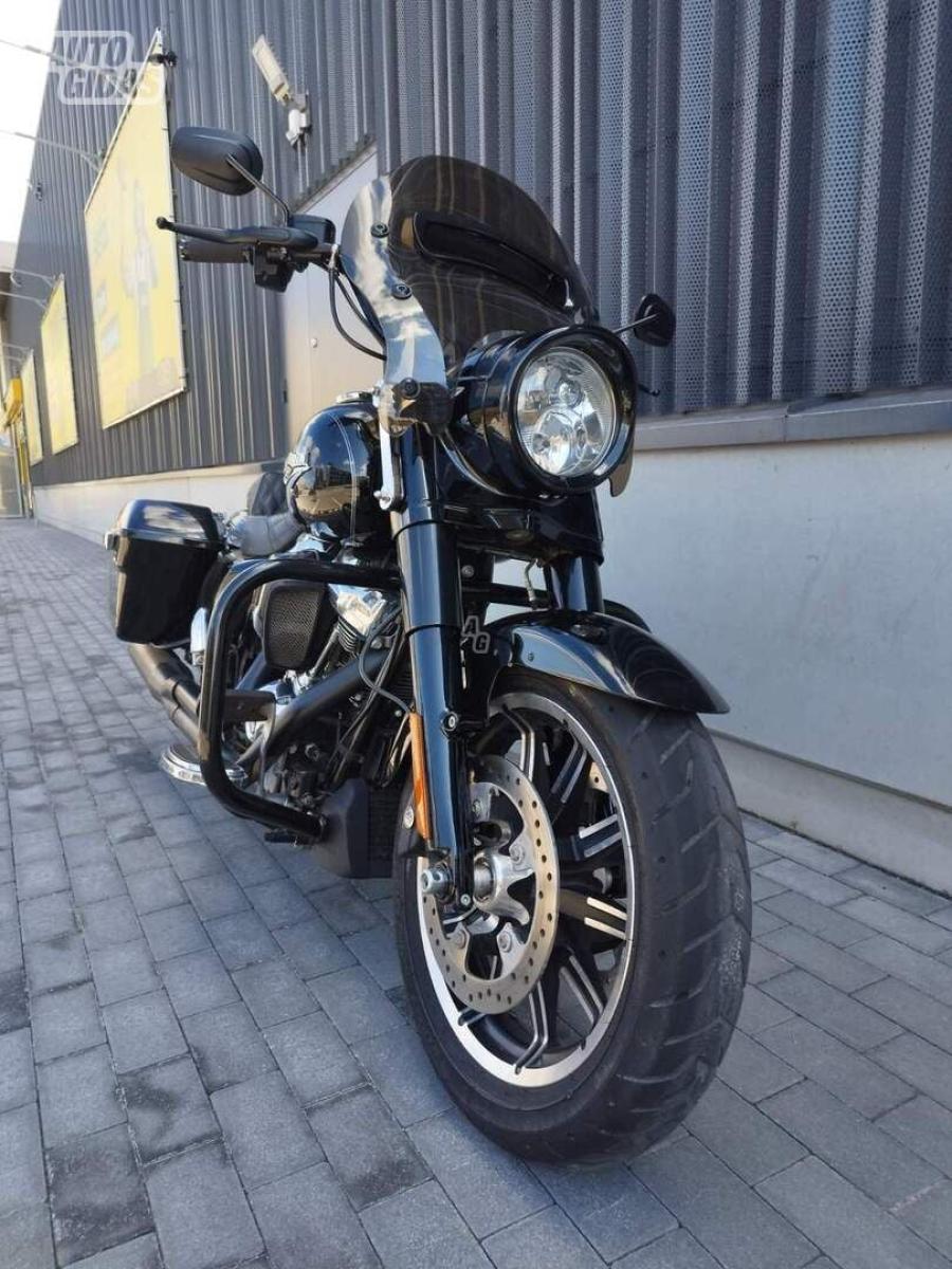 Melns Harley-Davidson Road King 2018 Kauņa, ar dzinēja tilpumu 1.80 L un nobraukumu 12 tūkst. km par 9400 €, foto 5 vietnē AUTOMOTO.COM.LV
