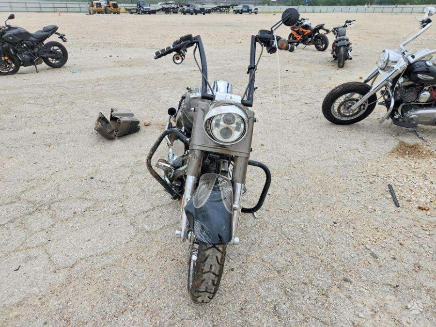 Grey Harley-Davidson Road King 2014 in Klaipeda, with an engine capacity of 1.80 L and mileage of 0 thousand km for 6200 €, photo 3 on AUTOMOTO.COM.LV