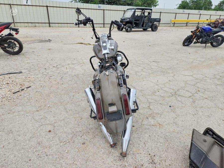 Grey Harley-Davidson Road King 2014 in Klaipeda, with an engine capacity of 1.80 L and mileage of 0 thousand km for 6200 €, photo 5 on AUTOMOTO.COM.LV