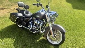 Grey Harley-Davidson Road King 2016 in Vilnius, with an engine capacity of 1.69 L and mileage of 49 thousand km for 12000 €, photo  on AUTOMOTO.COM.LV
