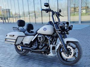 Pelēks Harley-Davidson Road King 2017 Šauļi, ar dzinēja tilpumu 0.00 L un nobraukumu 18 tūkst. km par 11900 €, foto  vietnē AUTOMOTO.COM.LV