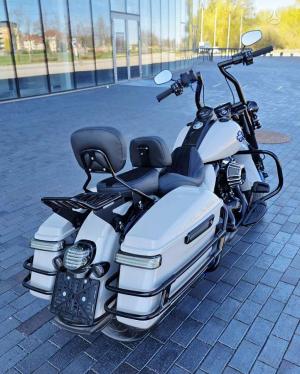 Pelēks Harley-Davidson Road King 2017 Šauļi, ar dzinēja tilpumu 0.00 L un nobraukumu 18 tūkst. km par 11900 €, foto 3 vietnē AUTOMOTO.COM.LV
