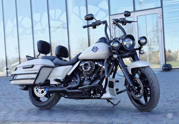 Grey Harley-Davidson Road King 2017 in Siauliai, with an engine capacity of 0.00 L and mileage of 18 thousand km for 11900 €, photo 5 on AUTOMOTO.COM.LV