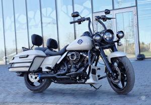 Pelēks Harley-Davidson Road King 2017 Šauļi, ar dzinēja tilpumu 0.00 L un nobraukumu 18 tūkst. km par 11900 €, foto 6 vietnē AUTOMOTO.COM.LV