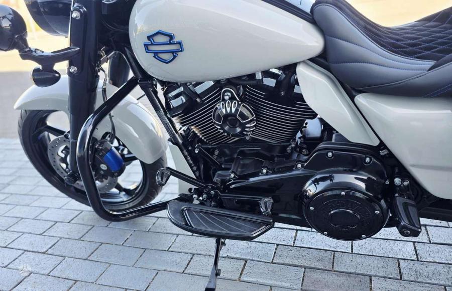 Pelēks Harley-Davidson Road King 2017 Šauļi, ar dzinēja tilpumu 0.00 L un nobraukumu 18 tūkst. km par 11900 €, foto 7 vietnē AUTOMOTO.COM.LV