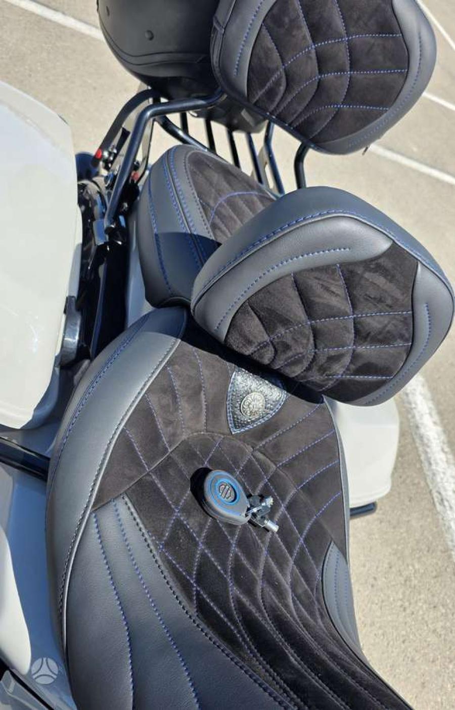 Pelēks Harley-Davidson Road King 2017 Šauļi, ar dzinēja tilpumu 0.00 L un nobraukumu 18 tūkst. km par 11900 €, foto 17 vietnē AUTOMOTO.COM.LV
