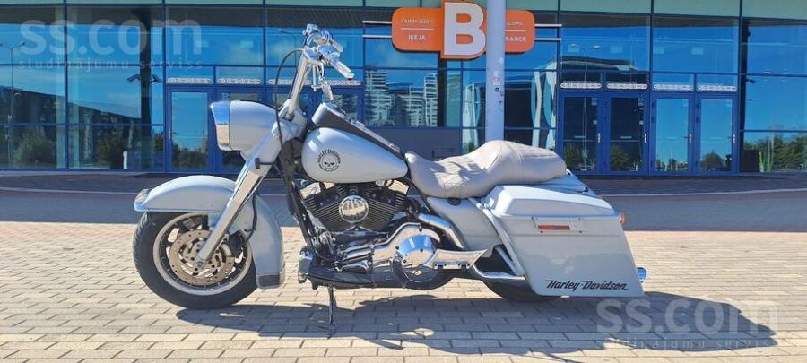 Harley-Davidson Road King 2000 in Riga, with an engine capacity of 1.60 L and mileage of 0 thousand km for 6600 €, photo 1 on AUTOMOTO.COM.LV