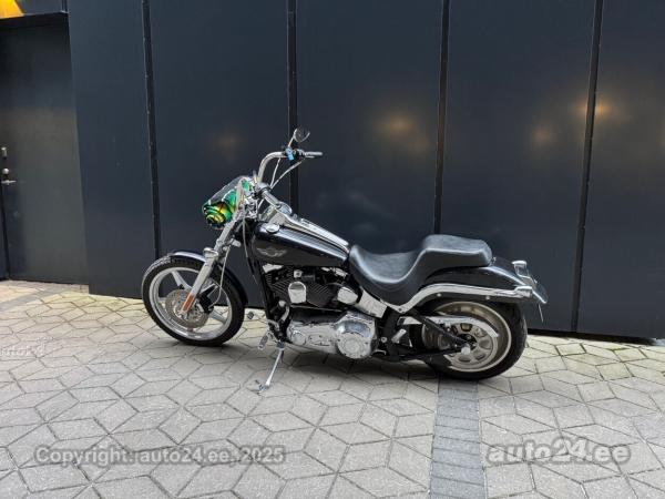 Black Harley-Davidson Softail 2003 in Tallinn, with an engine capacity of 1.45 L and mileage of 35 thousand km for 6500 €, photo 1 on AUTOMOTO.COM.LV