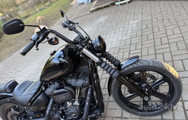 Melns Harley-Davidson Softail 2022 Tallina, ar dzinēja tilpumu 1.87 L un nobraukumu 39 tūkst. km par 12400 €, foto 4 vietnē AUTOMOTO.COM.LV