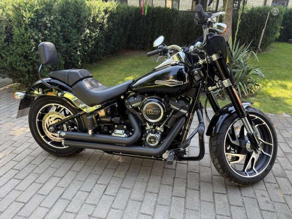 Черный Харли-Девидсон Sport Glide 2018 в Вильнюс, объемом двигателя 1.75 л и пробегом 8 тыс. км за 13500 €, фото 3 на AUTOMOTO.COM.LV