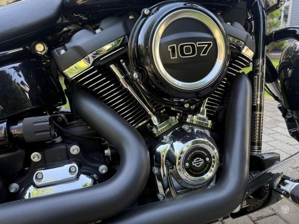 Черный Харли-Девидсон Sport Glide 2018 в Вильнюс, объемом двигателя 1.75 л и пробегом 8 тыс. км за 13500 €, фото 9 на AUTOMOTO.COM.LV