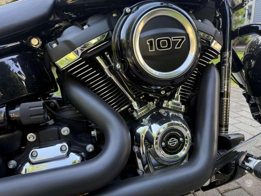 Черный Харли-Девидсон Sport Glide 2018 в Вильнюс, объемом двигателя 1.75 л и пробегом 8 тыс. км за 13500 €, фото 10 на AUTOMOTO.COM.LV