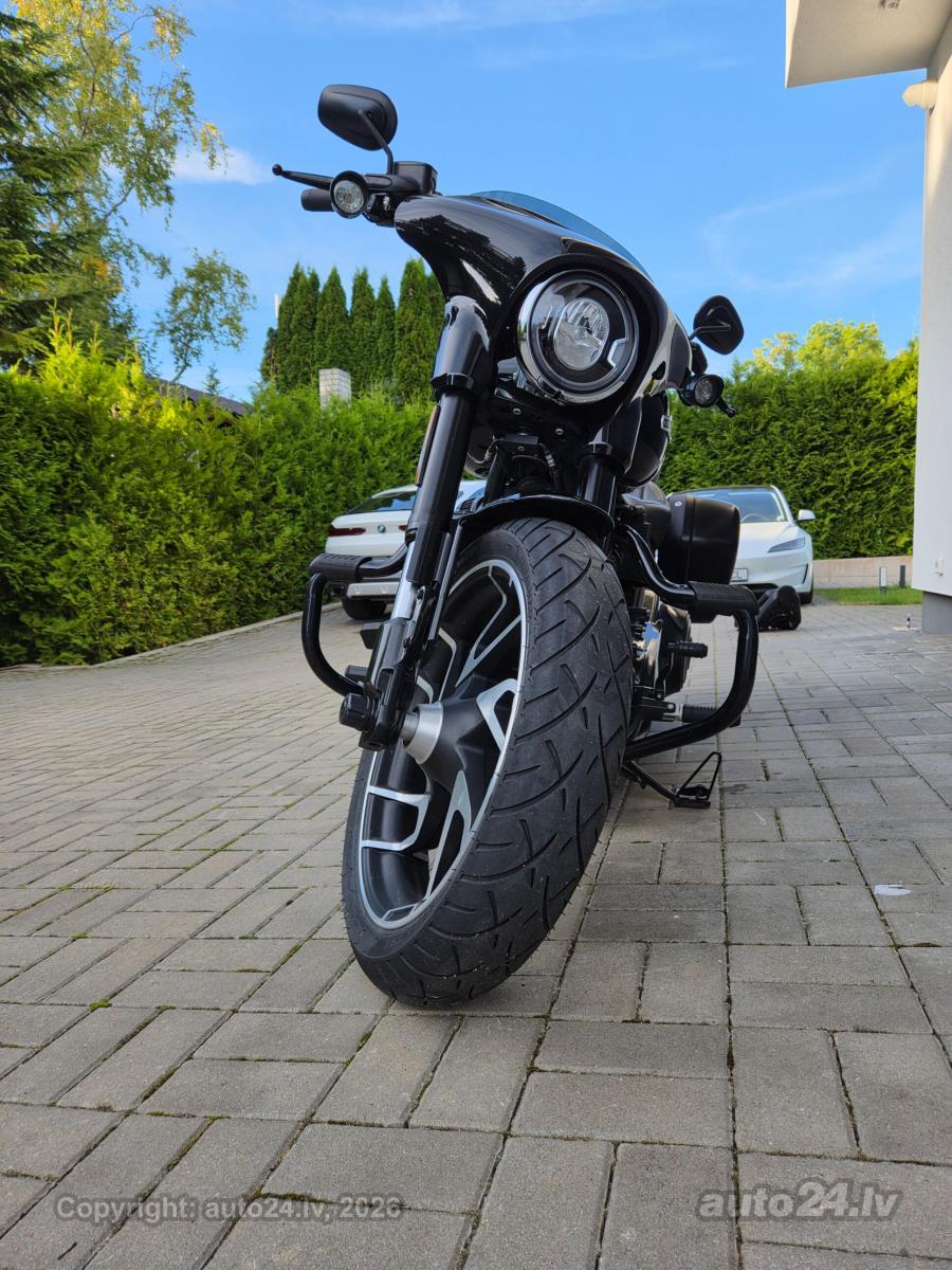 Black Harley-Davidson Sport Glide 2018 in Tallinn, with an engine capacity of 1.75 L and mileage of 32 thousand km for 15000 €, photo 5 on AUTOMOTO.COM.LV