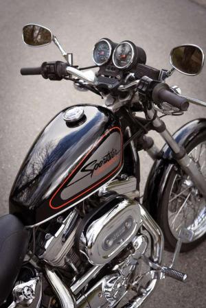 Melns Harley-Davidson Sportster 1986 Rīga, ar dzinēja tilpumu 0.88 L un nobraukumu 97 tūkst. km par 4200 €, foto  vietnē AUTOMOTO.COM.LV