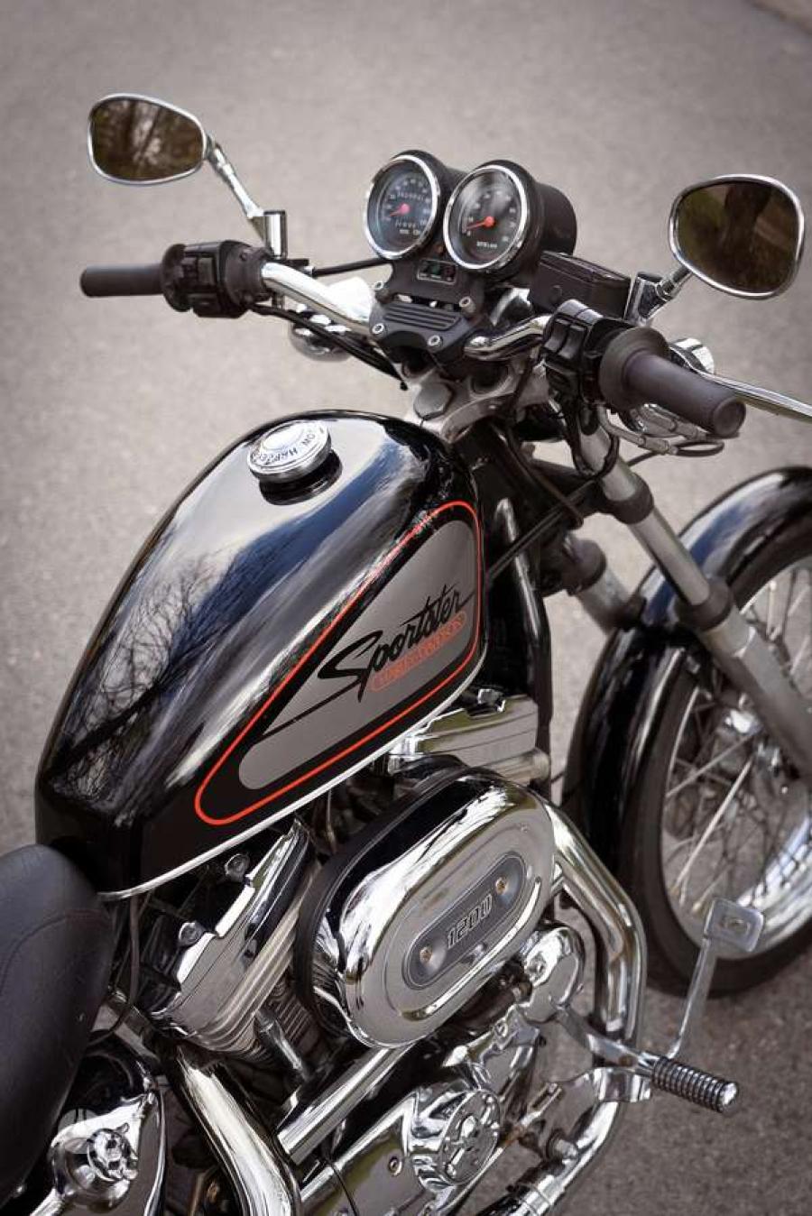 Black Harley-Davidson Sportster 1986 in Riga, with an engine capacity of 0.88 L and mileage of 97 thousand km for 4200 €, photo 1 on AUTOMOTO.COM.LV