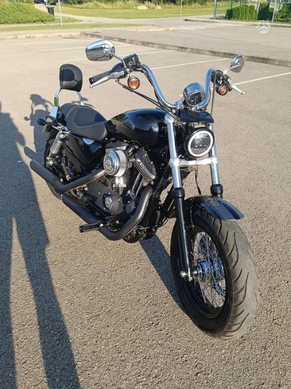 Black Harley-Davidson Sportster 2014 in Pagegiai, with an engine capacity of 1.20 L and mileage of 46 thousand km for 9100 €, photo 8 on AUTOMOTO.COM.LV