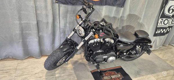 Black Harley-Davidson Sportster 2019 in Kaunas, with an engine capacity of 1.20 L and mileage of 10 thousand km for 7600 €, photo 3 on AUTOMOTO.COM.LV