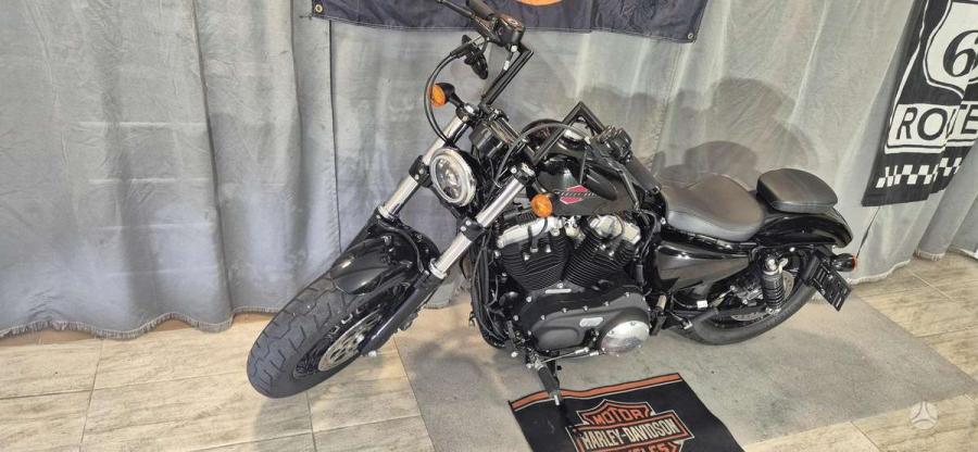 Black Harley-Davidson Sportster 2019 in Kaunas, with an engine capacity of 1.20 L and mileage of 10 thousand km for 7600 €, photo 3 on AUTOMOTO.COM.LV