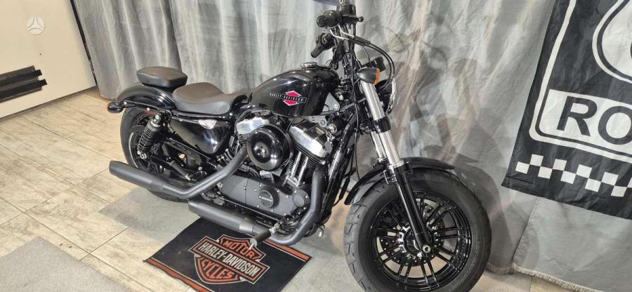 Black Harley-Davidson Sportster 2019 in Kaunas, with an engine capacity of 1.20 L and mileage of 10 thousand km for 7600 €, photo 4 on AUTOMOTO.COM.LV