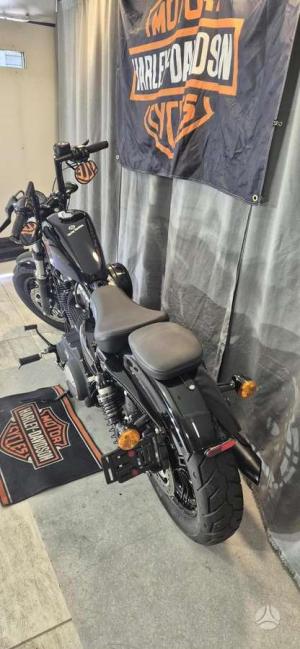 Black Harley-Davidson Sportster 2019 in Kaunas, with an engine capacity of 1.20 L and mileage of 10 thousand km for 7600 €, photo 8 on AUTOMOTO.COM.LV
