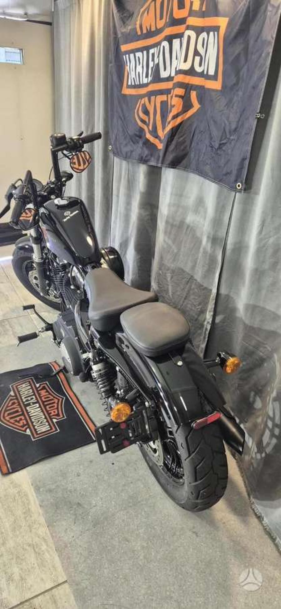 Black Harley-Davidson Sportster 2019 in Kaunas, with an engine capacity of 1.20 L and mileage of 10 thousand km for 7600 €, photo 8 on AUTOMOTO.COM.LV