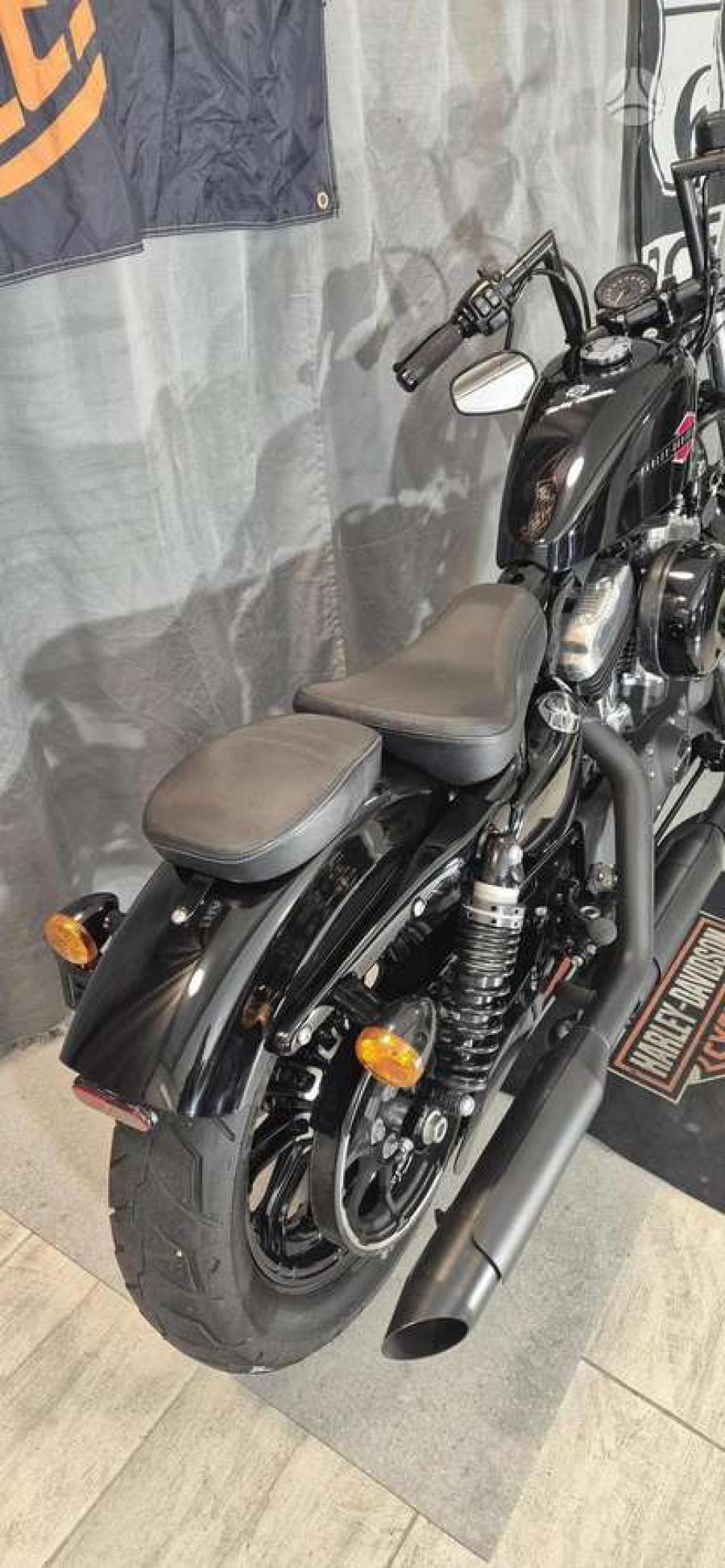 Black Harley-Davidson Sportster 2019 in Kaunas, with an engine capacity of 1.20 L and mileage of 10 thousand km for 7600 €, photo 10 on AUTOMOTO.COM.LV