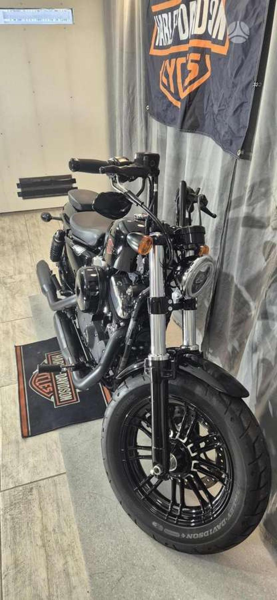 Black Harley-Davidson Sportster 2019 in Kaunas, with an engine capacity of 1.20 L and mileage of 10 thousand km for 7600 €, photo 14 on AUTOMOTO.COM.LV