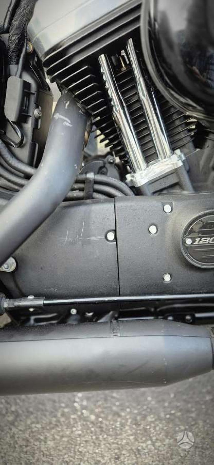 Black Harley-Davidson Sportster 2019 in Kaunas, with an engine capacity of 1.20 L and mileage of 10 thousand km for 7600 €, photo 22 on AUTOMOTO.COM.LV