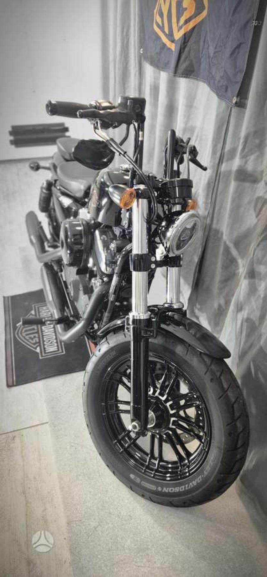 Black Harley-Davidson Sportster 2019 in Kaunas, with an engine capacity of 1.20 L and mileage of 10 thousand km for 7600 €, photo 25 on AUTOMOTO.COM.LV