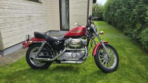 Red Harley-Davidson Sportster 1997 in Kaunas, with an engine capacity of 0.88 L and mileage of 64 thousand km for 3900 €, photo 3 on AUTOMOTO.COM.LV