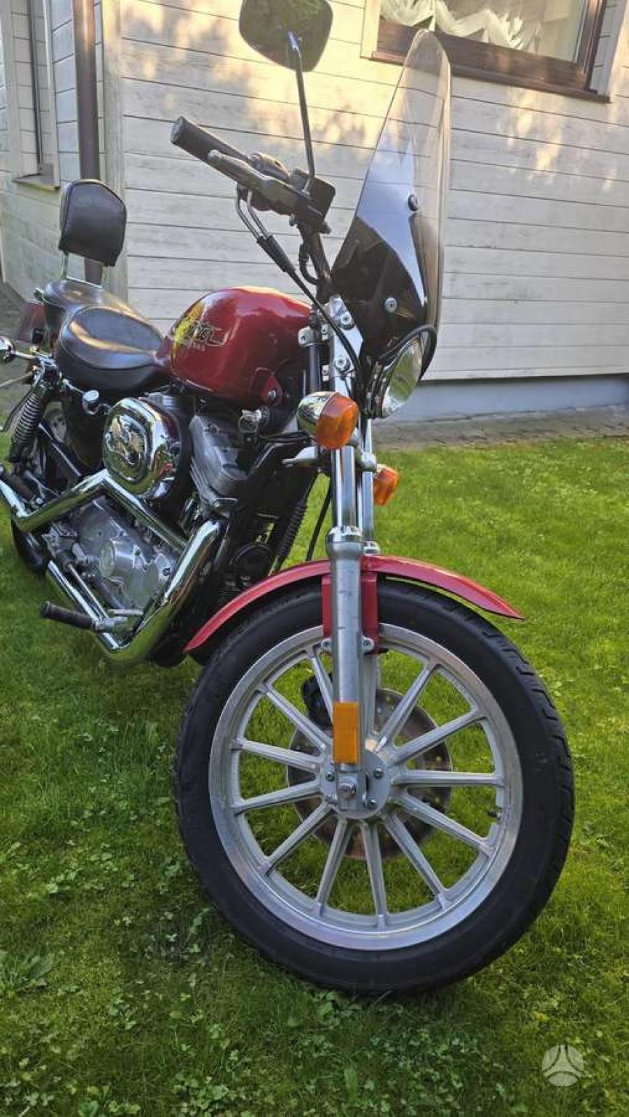 Red Harley-Davidson Sportster 1997 in Kaunas, with an engine capacity of 0.88 L and mileage of 64 thousand km for 3900 €, photo 4 on AUTOMOTO.COM.LV