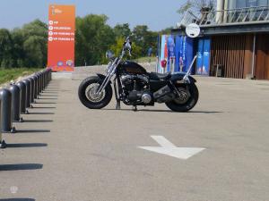 Melns Harley-Davidson Springer 2014 Prienai, ar dzinēja tilpumu 1.20 L un nobraukumu 17 tūkst. km par 8900 €, foto  vietnē AUTOMOTO.COM.LV