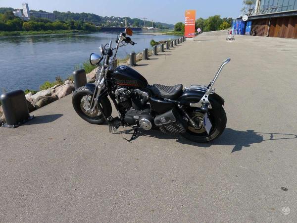 Black Harley-Davidson Springer 2014 in Prienai, with an engine capacity of 1.20 L and mileage of 17 thousand km for 8900 €, photo 11 on AUTOMOTO.COM.LV