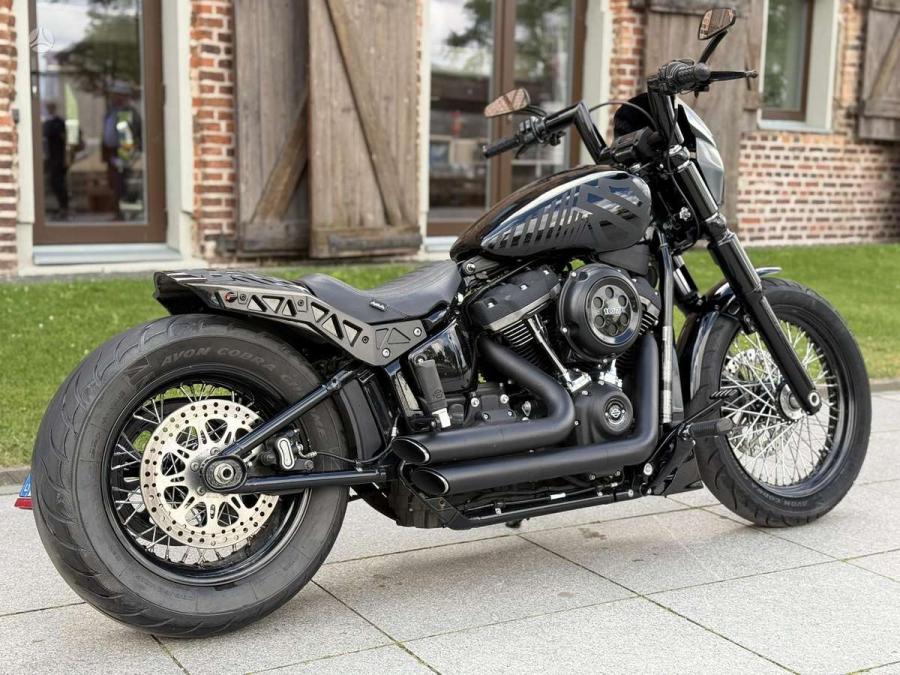 Black Harley-Davidson Street Bob FXBB 2019 in Klaipeda, with an engine capacity of 1.75 L and mileage of 11 thousand km for 13800 €, photo 1 on AUTOMOTO.COM.LV