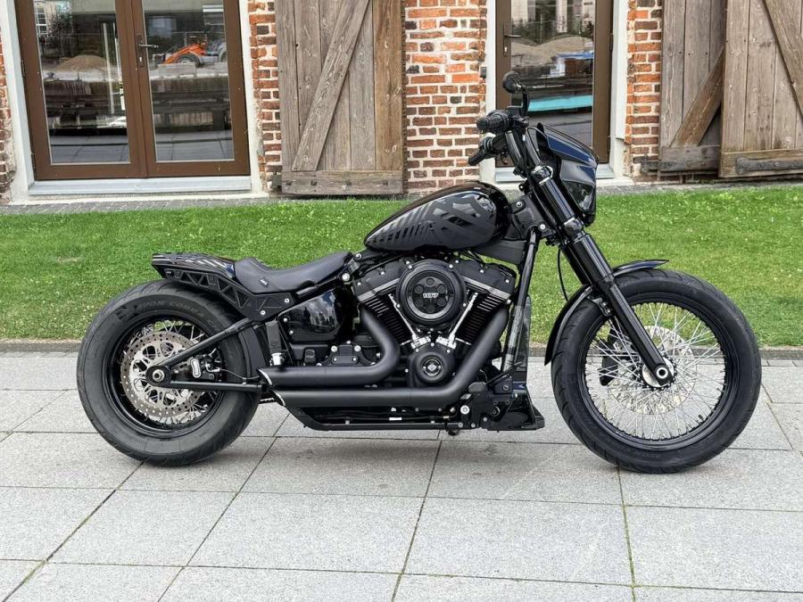 Black Harley-Davidson Street Bob FXBB 2019 in Klaipeda, with an engine capacity of 1.75 L and mileage of 11 thousand km for 13800 €, photo 3 on AUTOMOTO.COM.LV