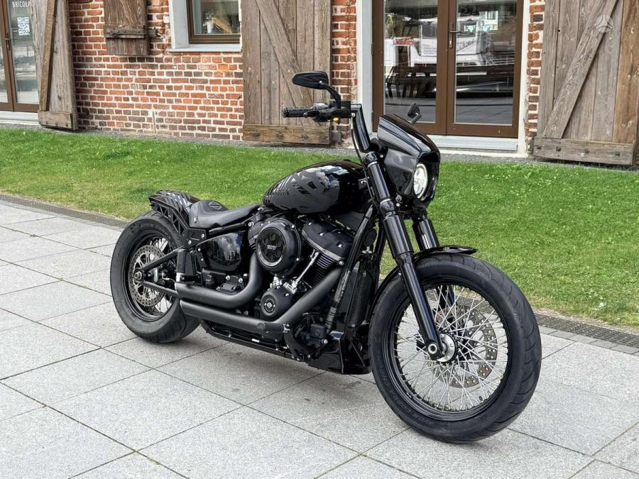 Black Harley-Davidson Street Bob FXBB 2019 in Klaipeda, with an engine capacity of 1.75 L and mileage of 11 thousand km for 13800 €, photo 4 on AUTOMOTO.COM.LV